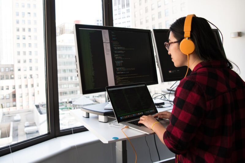 Python 使用 Enumerate 函数。获取一个列表的元素和索引 From Locals 